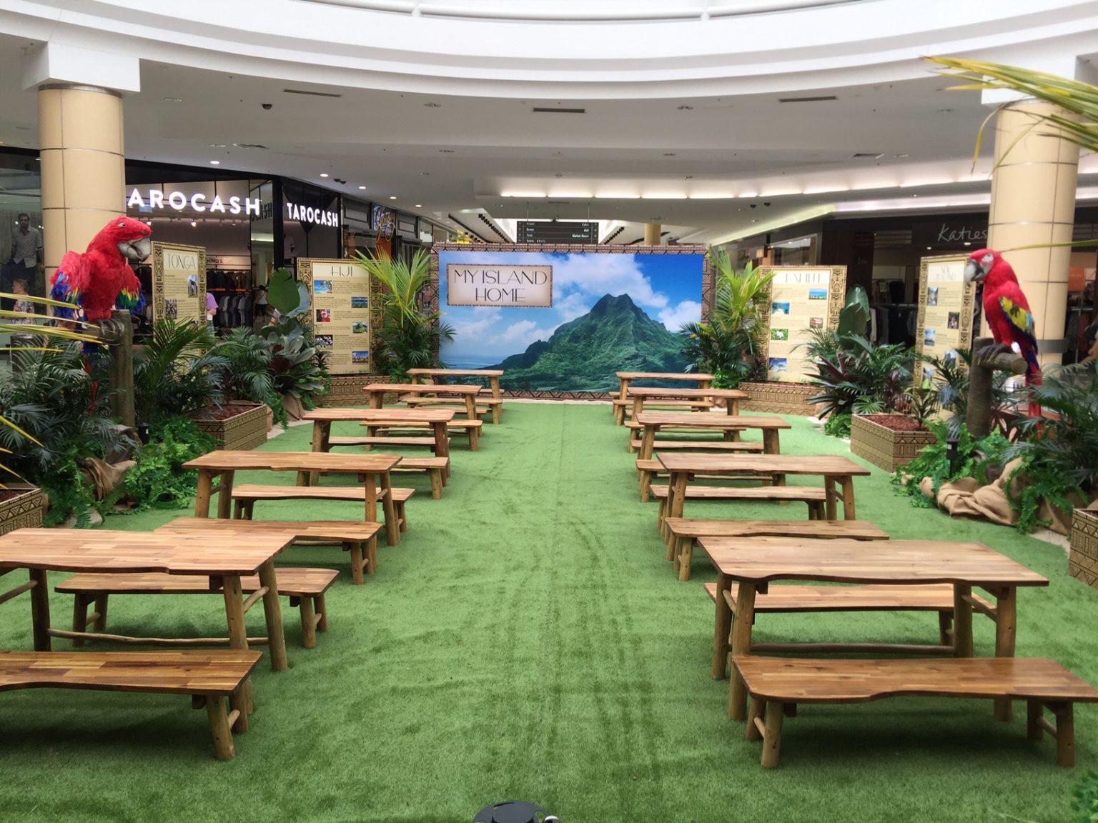 My island home 1 - Showtime Attractions